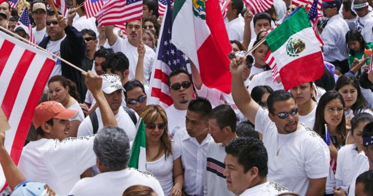 La riqueza de hispanos en EE.UU. se triplicará en 10 años | Radio ...